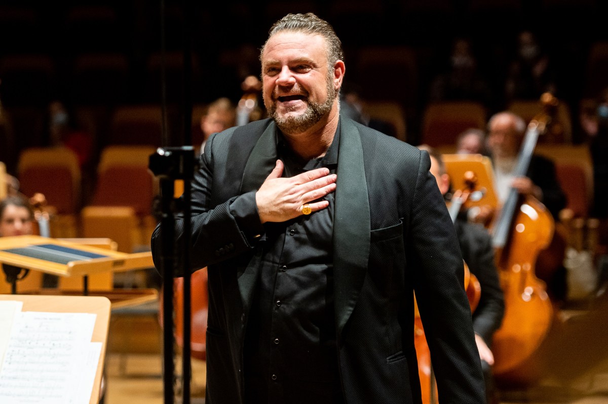 Słynny tenor czeka na operację [WIDEO] – Recenzje płyt i książek ...