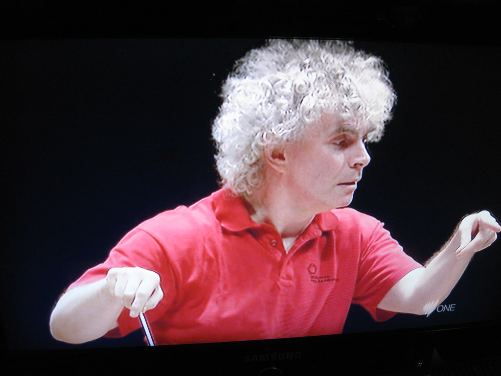 Simon Rattle mówiąc o „kulturalnym wandalizmie” w Wielkiej Brytanii ...